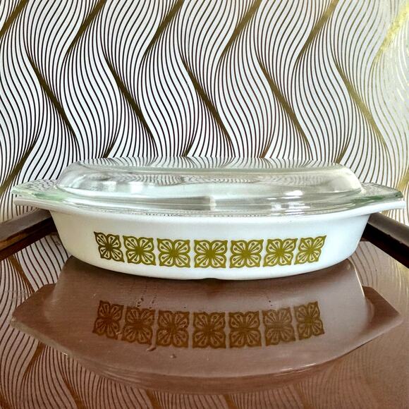 Pyrex | Kitchen | Vintage Pyrex Divided Casserole Dish With Lid Verde ...